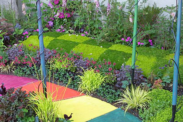 Artist got the blues - and put them in garden