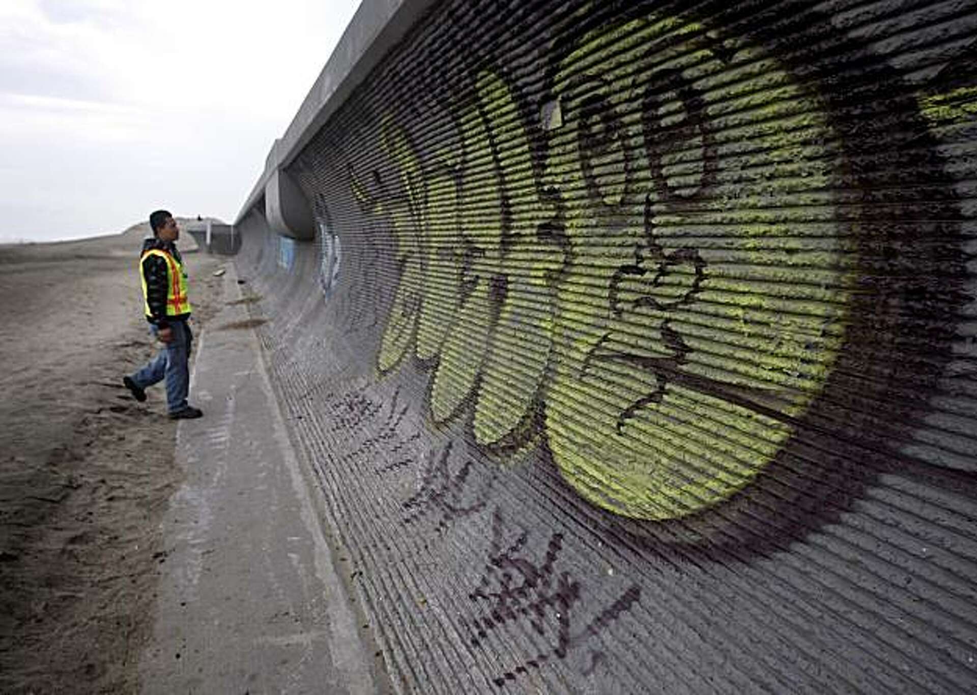 Bold solution to S.F. graffiti problem