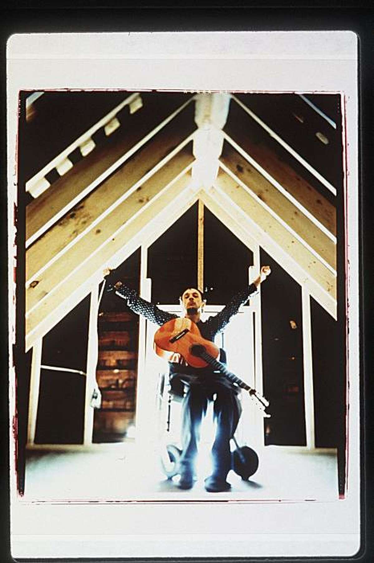 Prolific poet of dark folk Vic Chesnutt dies