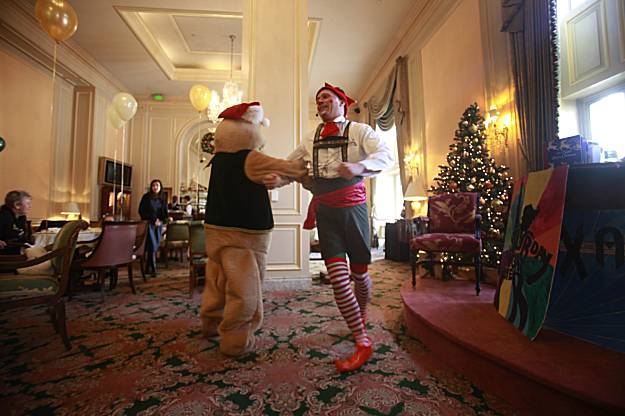 Binky the Elf bounds back to the Ritz Carlton