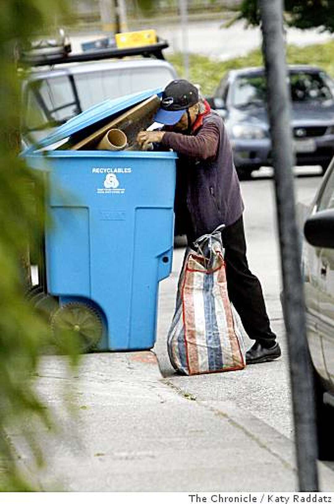 Battle brews over raiders of recycling bins