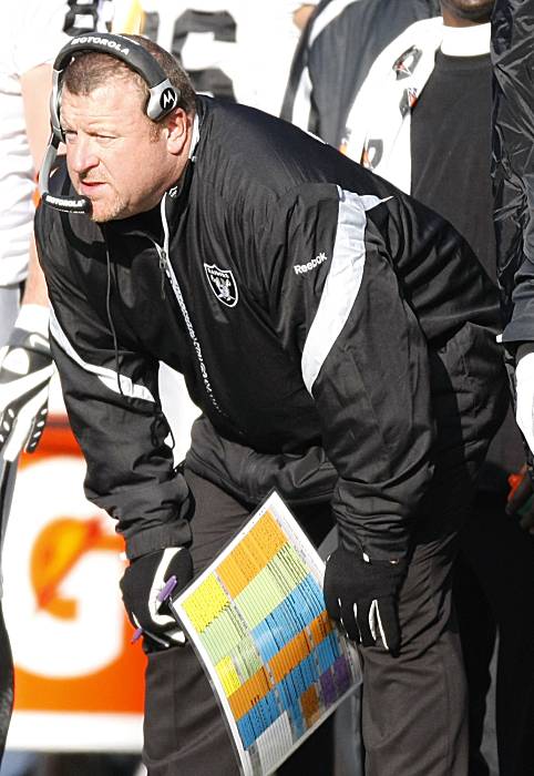 Raiders opt for mobile Frye over Russell at QB