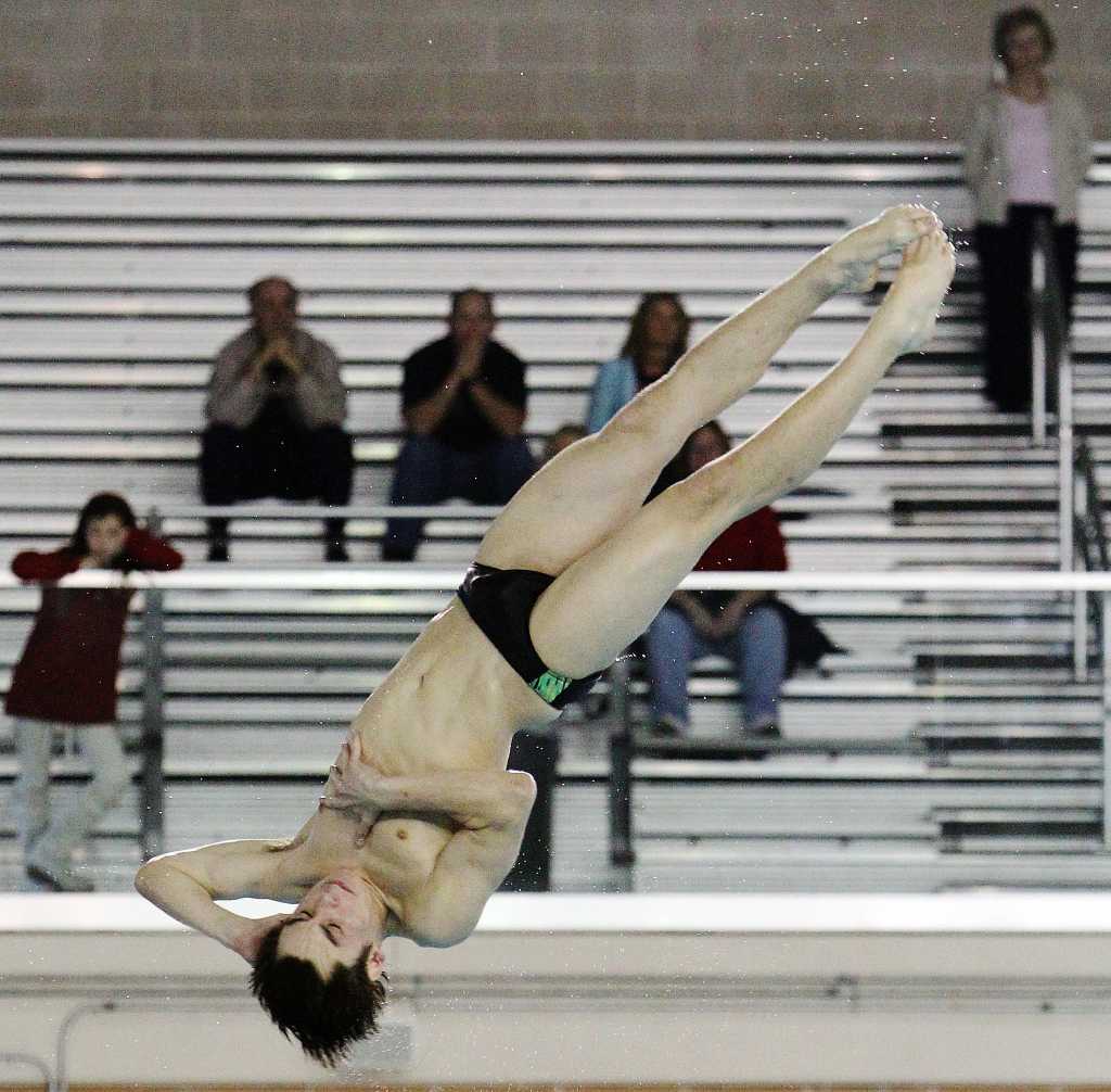 Local divers make leap into state
