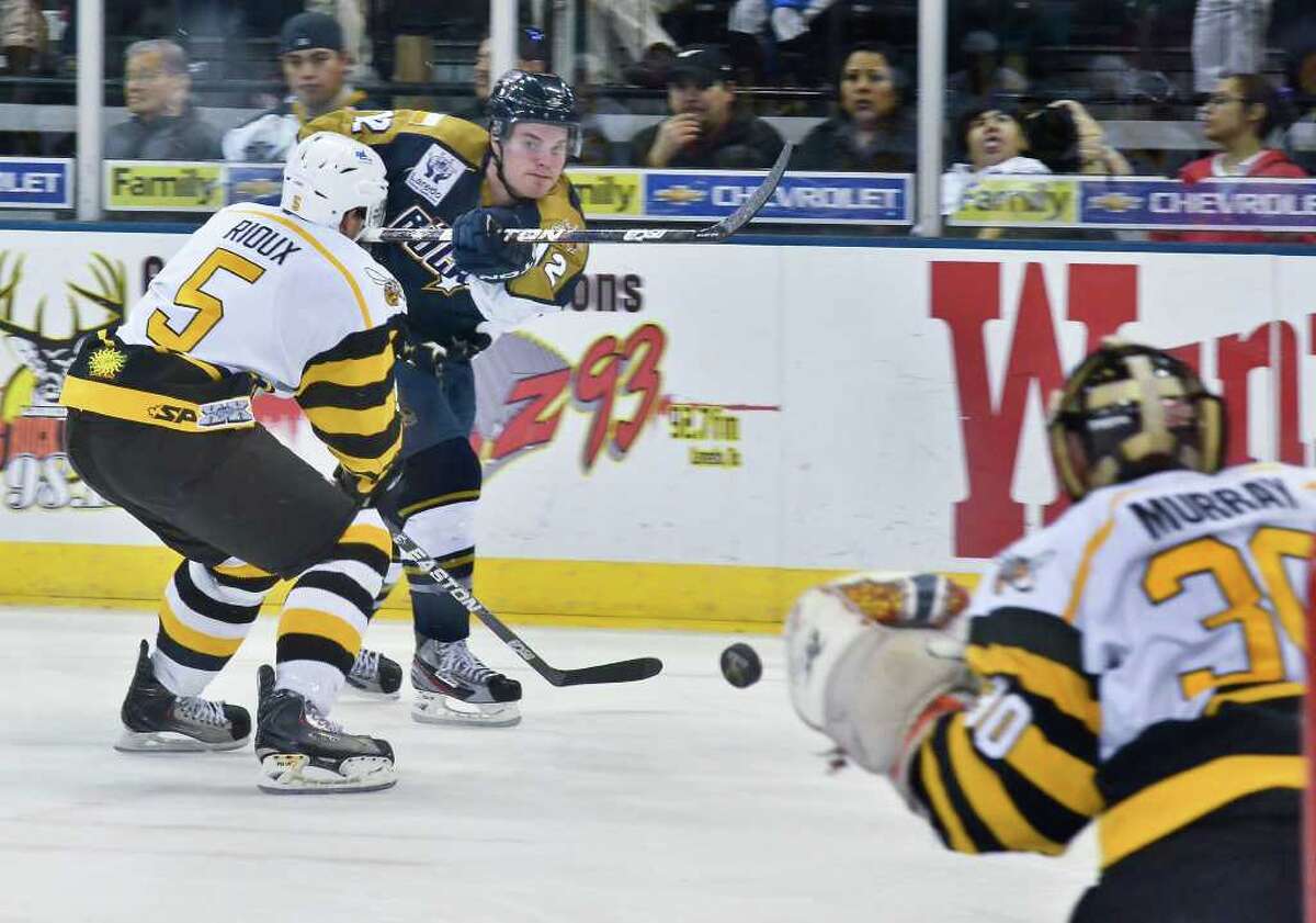 Bucks sign first Laredo-born player for 2018-19 season