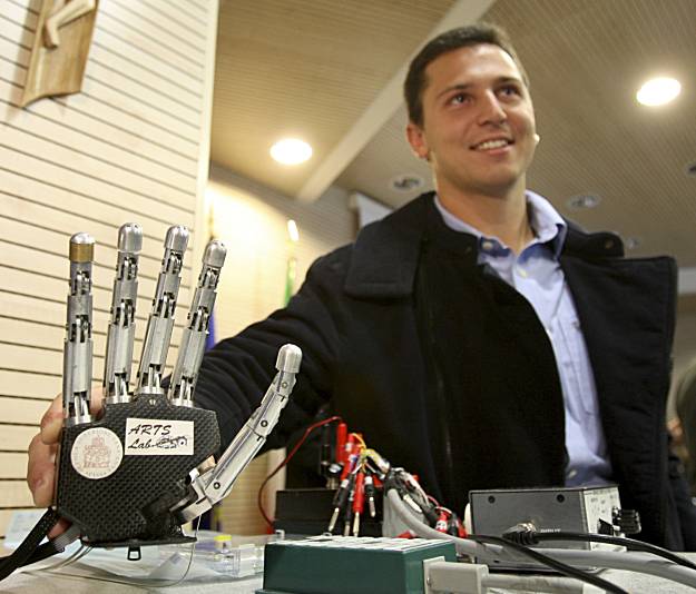Man able to control robotic hand with his mind