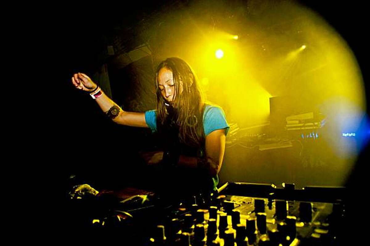 Don't miss: Ana Sia