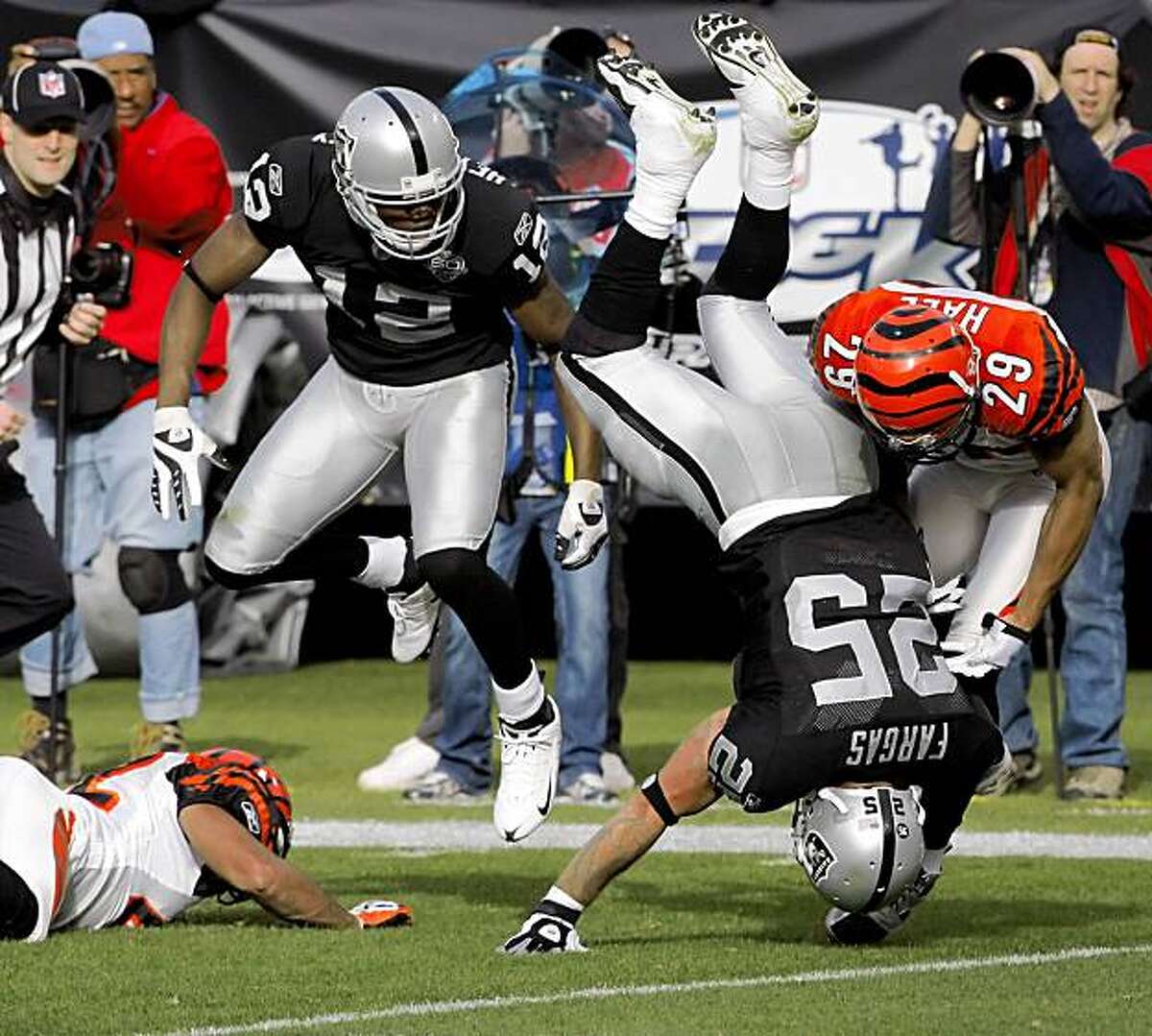 Gradkowski has energy Raiders need