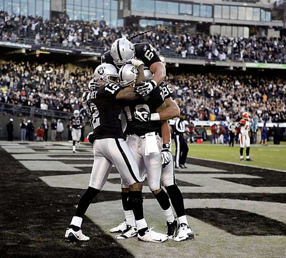 Gradkowski has energy Raiders need