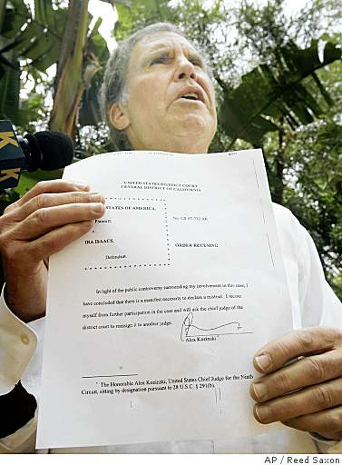 Judge with steamy Web site declares mistrial in L.A. case