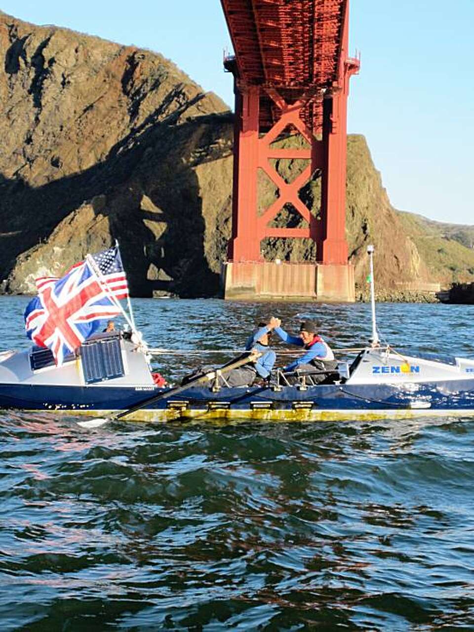 Britons row 5,000 miles to cross Pacific