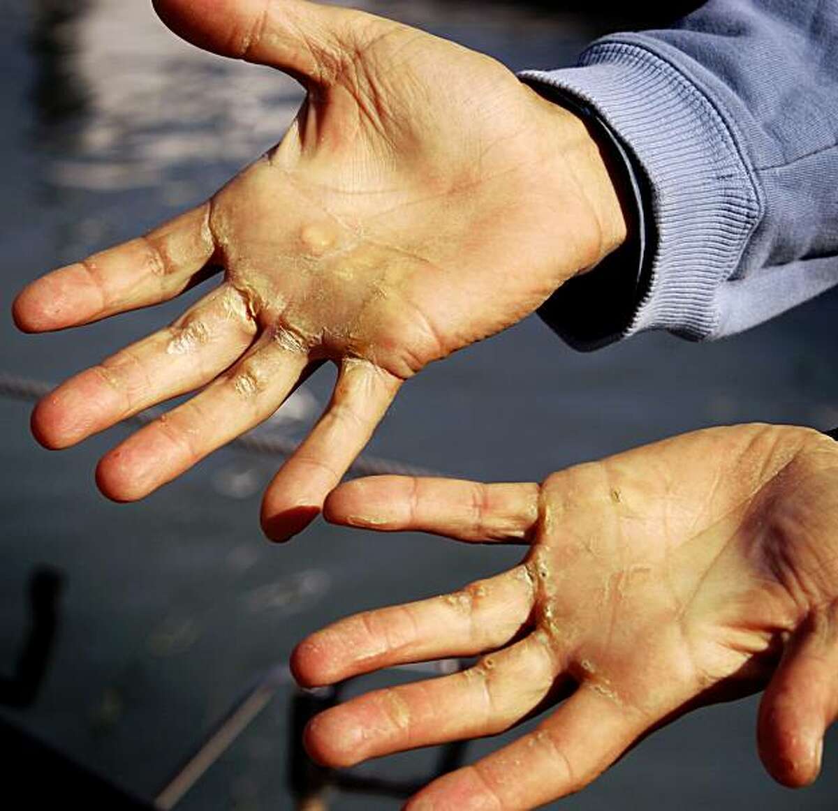 Britons row 5,000 miles to cross Pacific