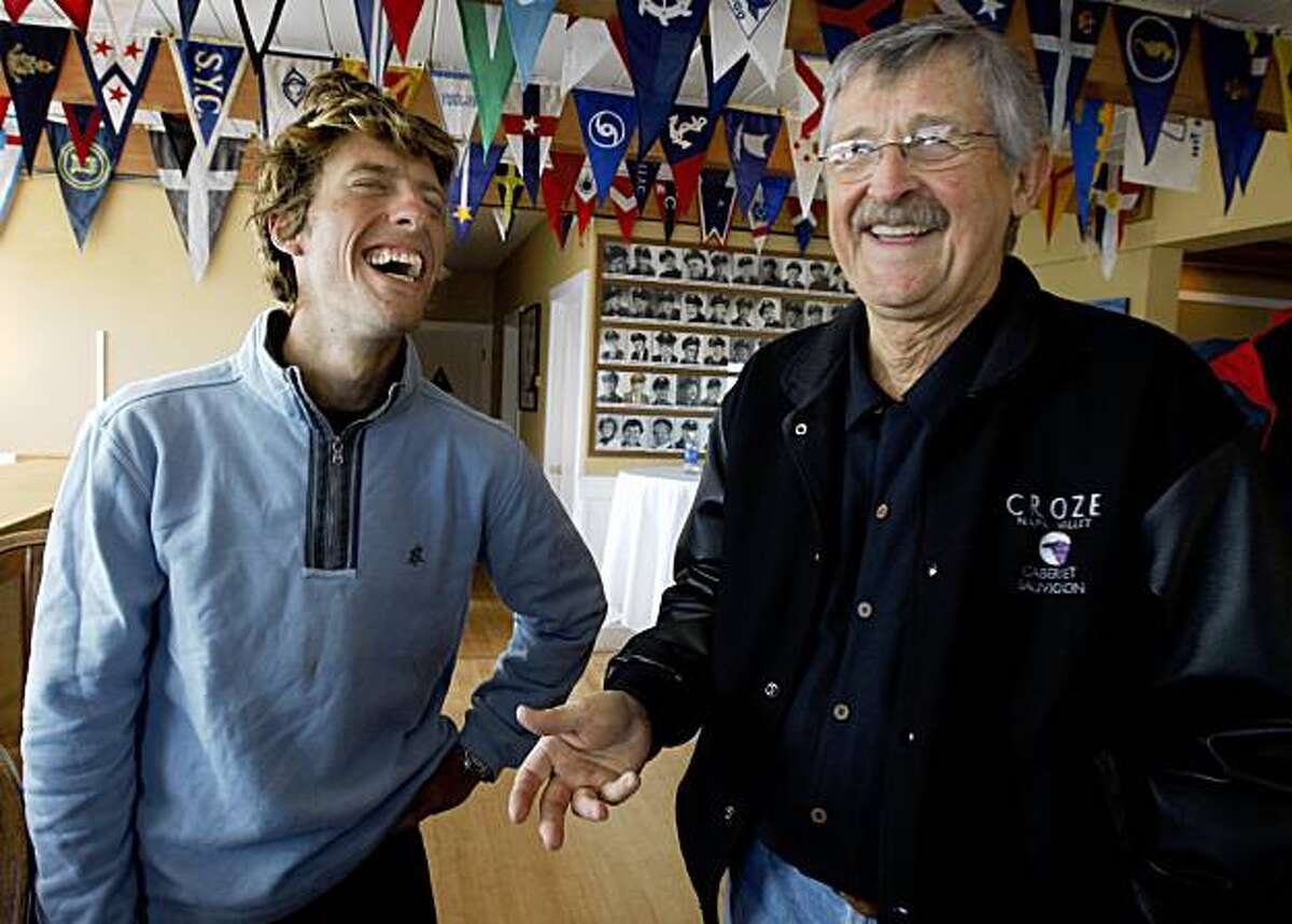 Britons row 5,000 miles to cross Pacific