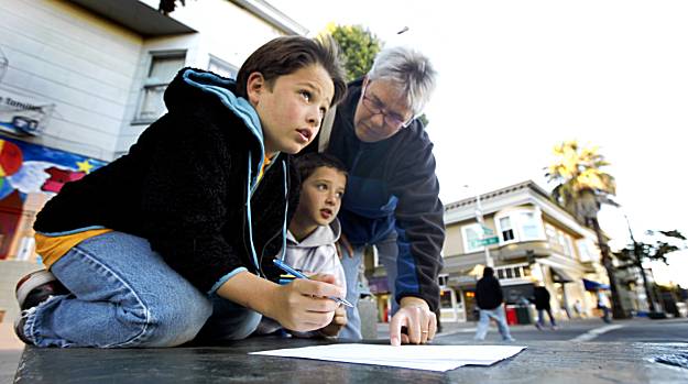 More families engage in tech treasure hunts