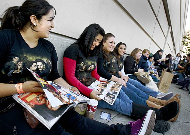 'Twilight' fans wait to see stars