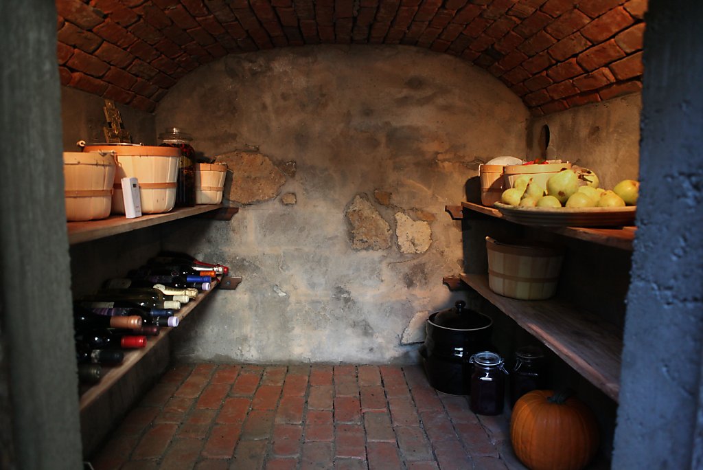 European native digs culinary caves at local homes