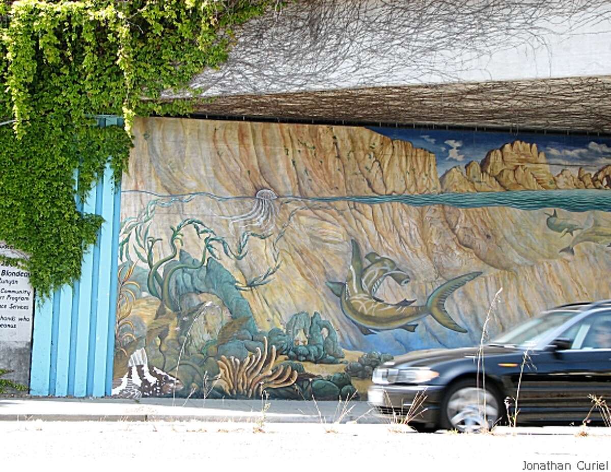 Oakland: Ivy encroaching on freeway mural