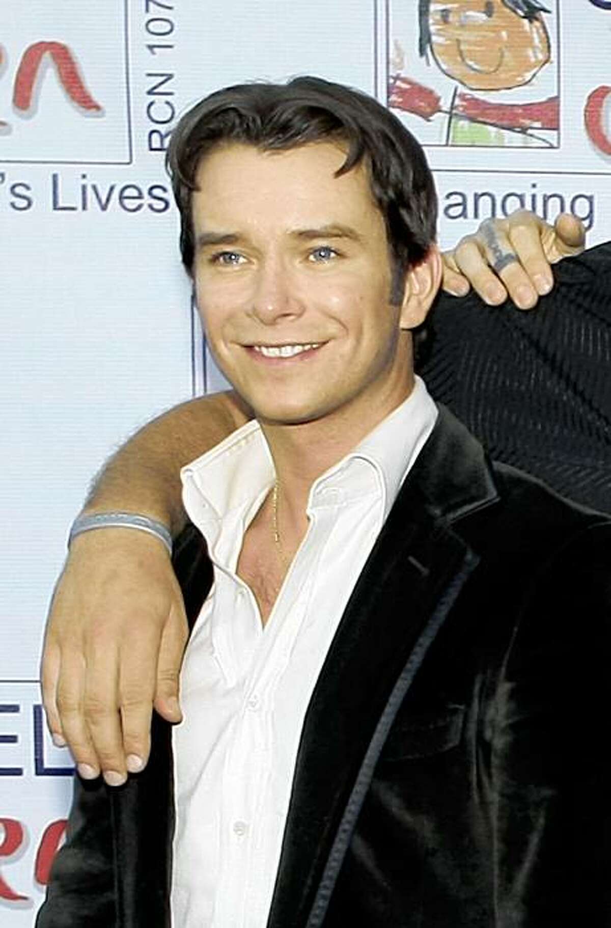Boyzone singer Stephen Gately dies on vacation