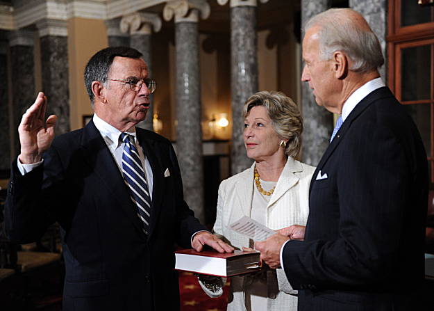 Sen. Kirk takes his seat
