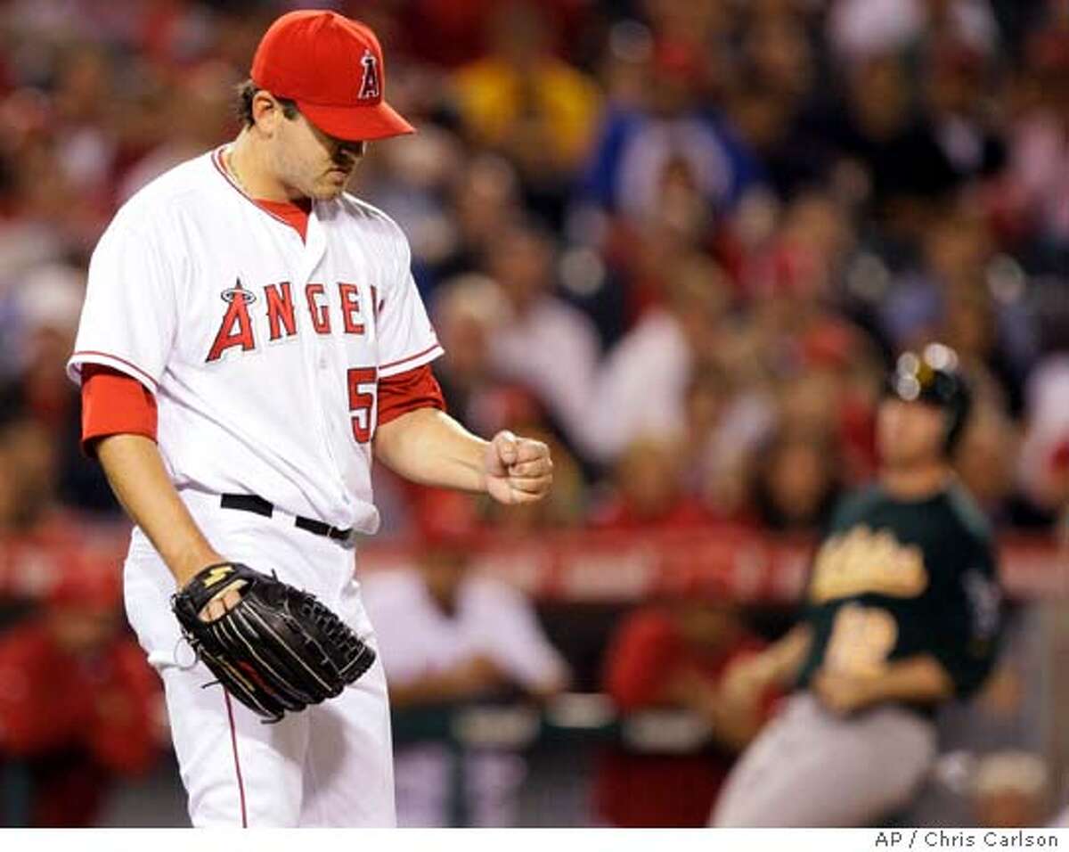 Saunders wins duel of lefties