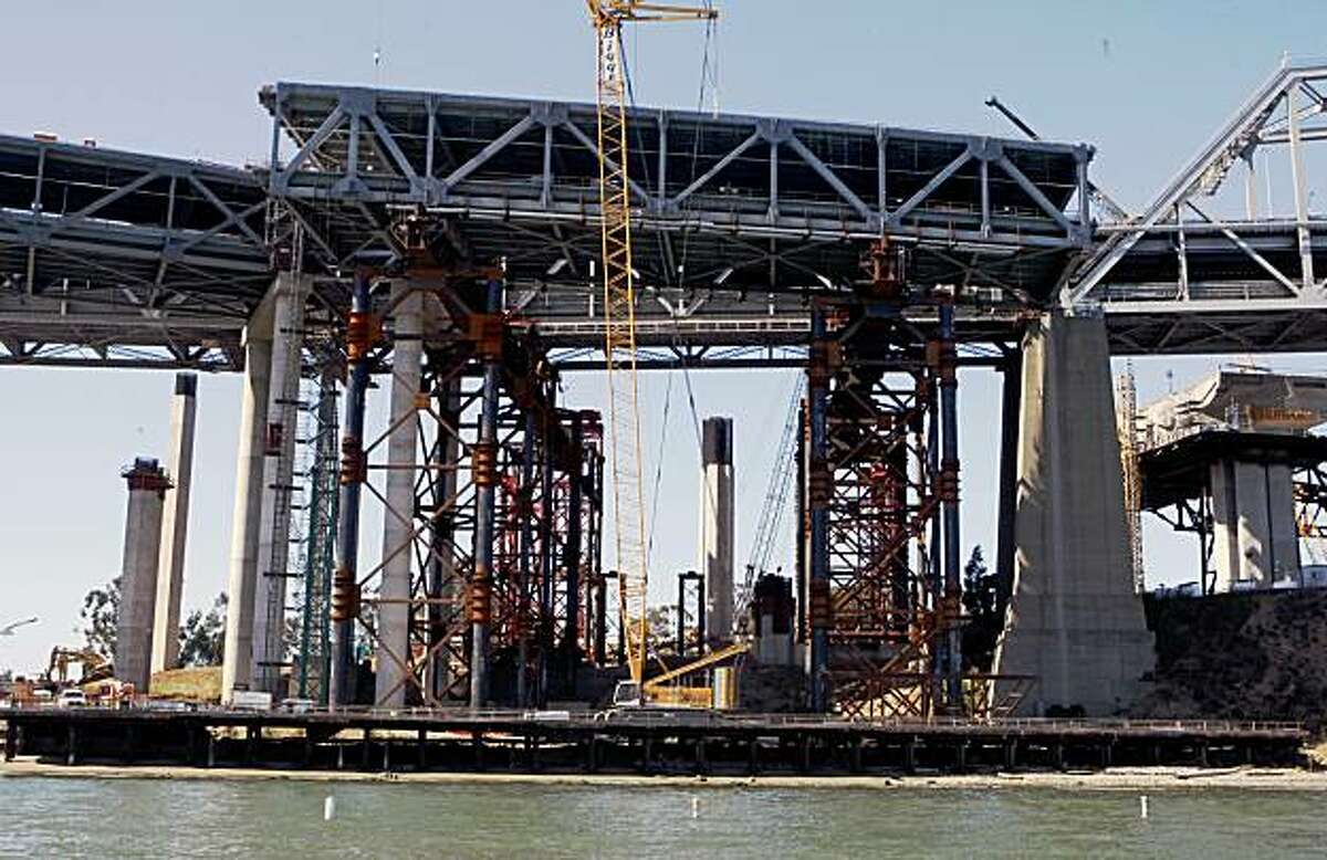 Snag slows Bay Bridge demolition work