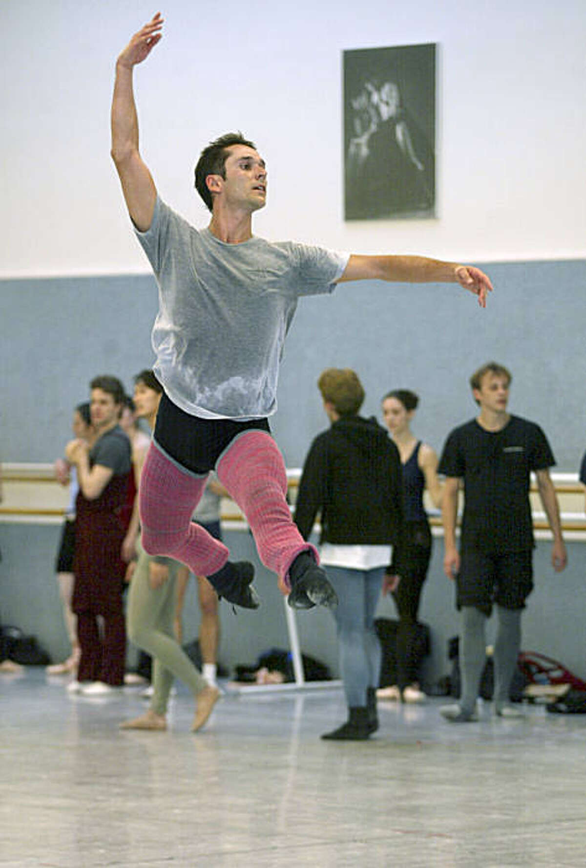 Dancer's review of pitcher's motion