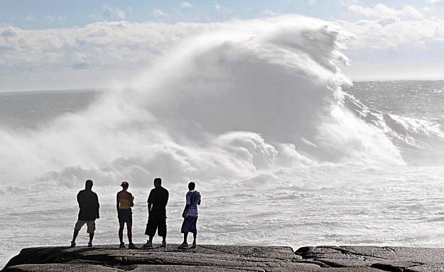 Hurricane Bill pulls crowd into sea - girl dies