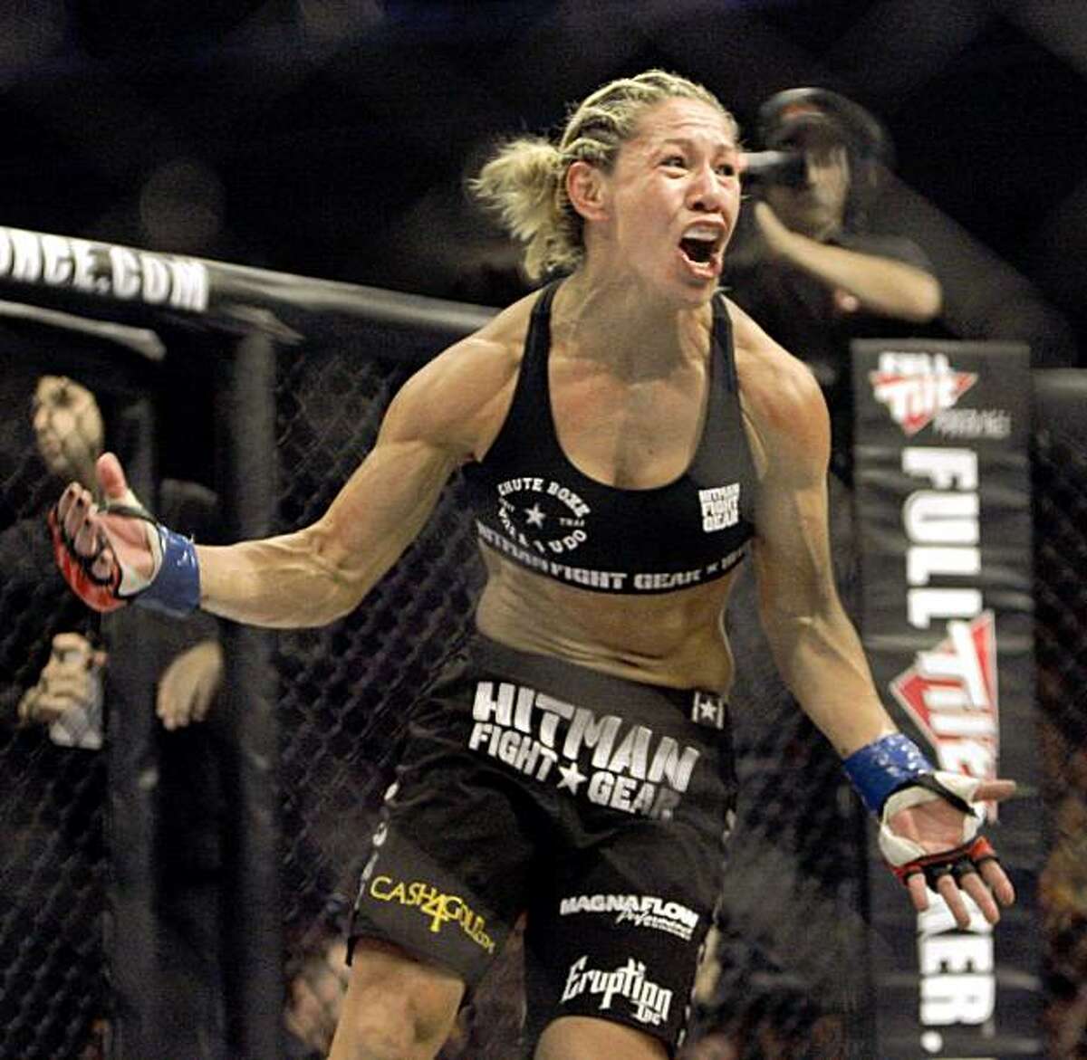 Cyborn knocks out Carano