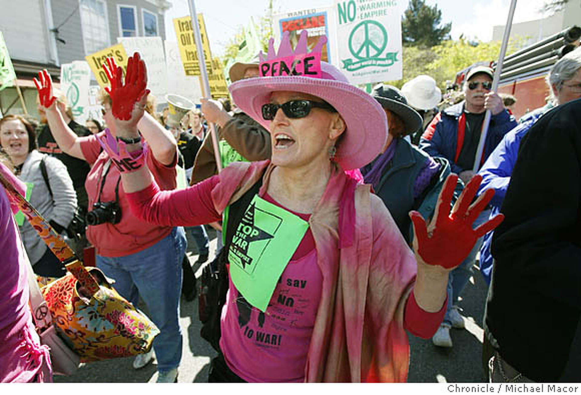 Protest against oil profits and war at Chevron's gate