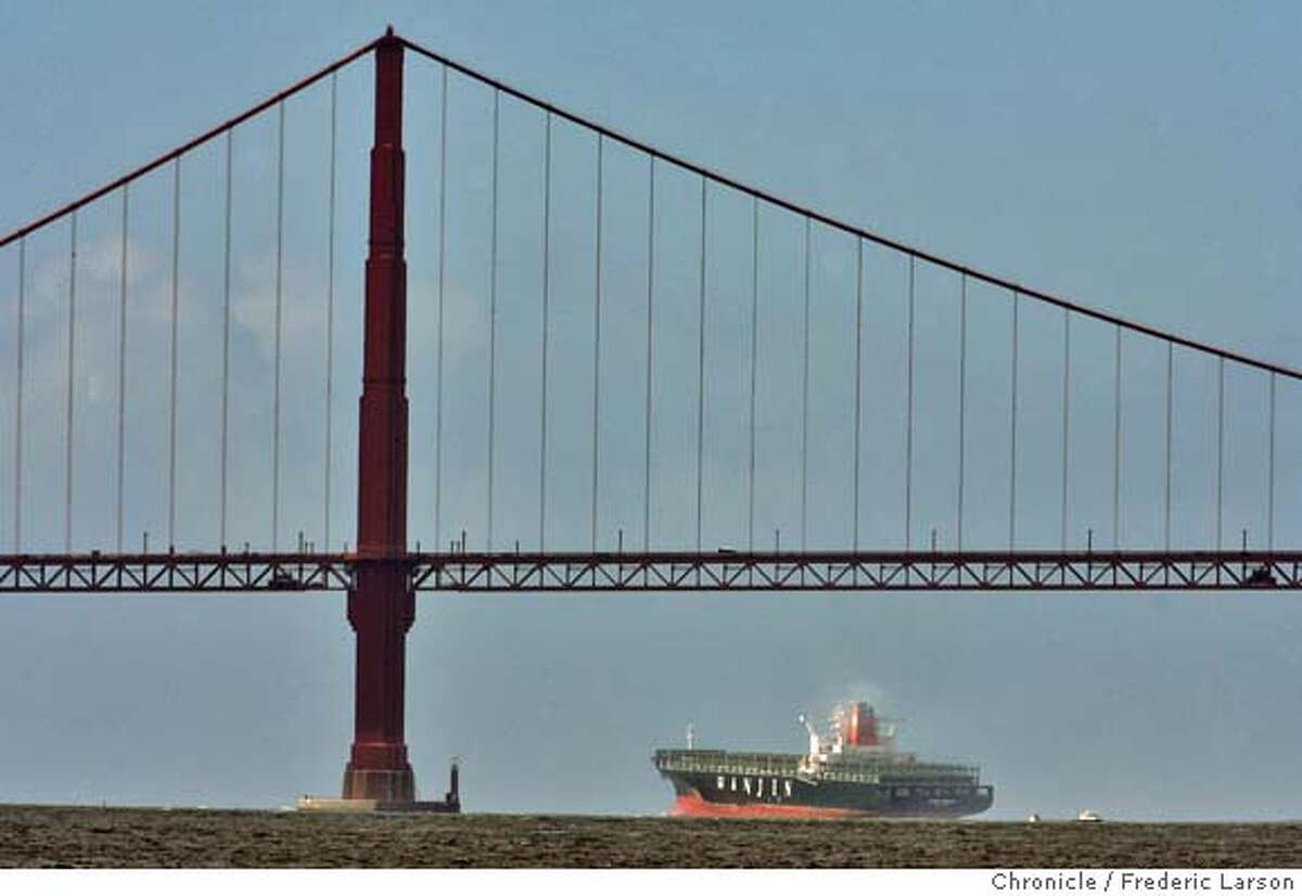 Cosco Busan leaves the bay