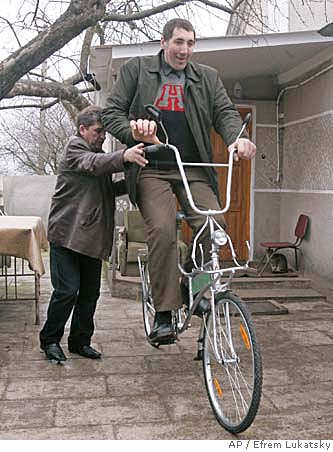 Ukrainian is tallest man - 8 foot 5