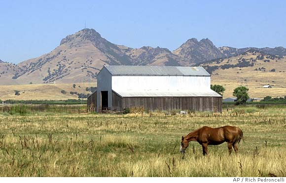 Guided hike into world's smallest mountain range: Sutter Buttes