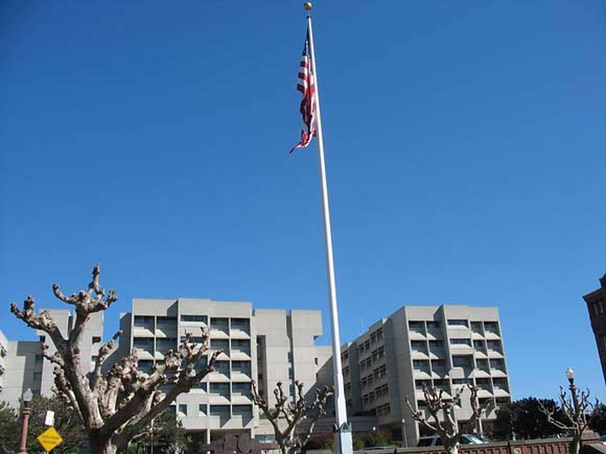 San Francisco: Hospital flag flies high again