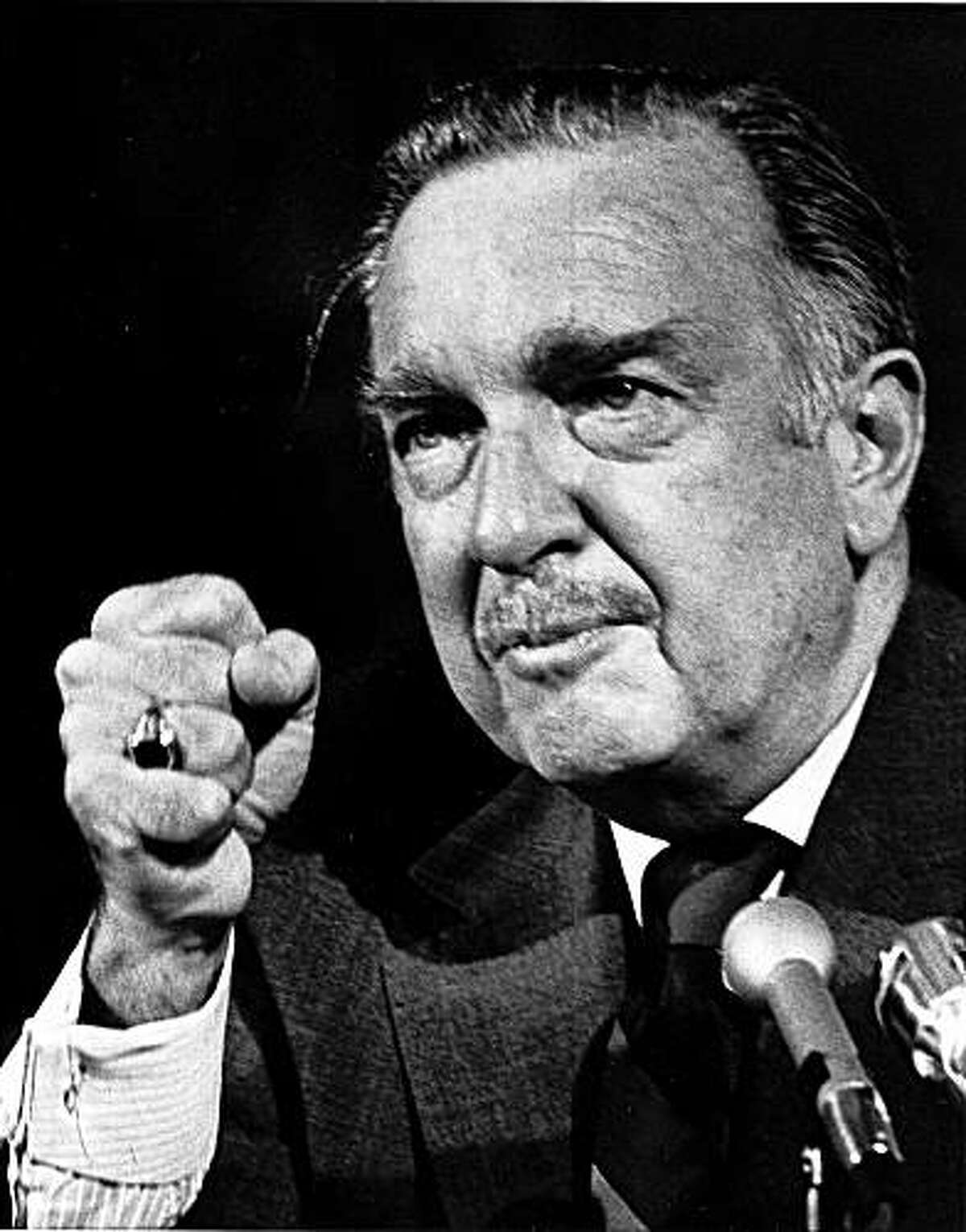 Iconic newsman Walter Cronkite dead at 92