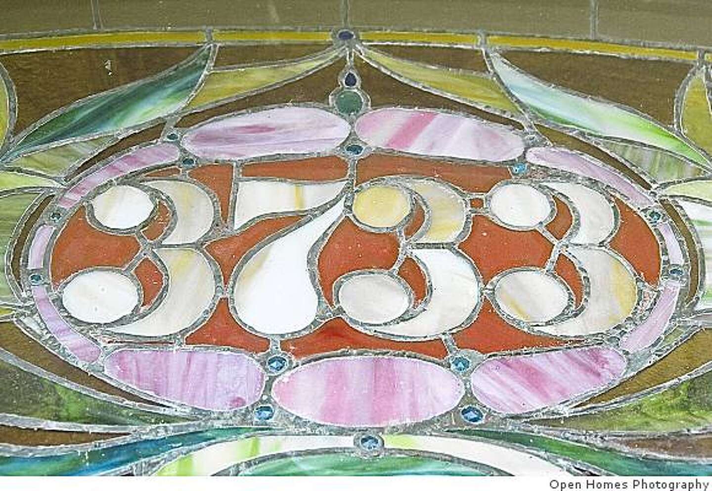 'Painted lady' was home to nearly 800 paintings