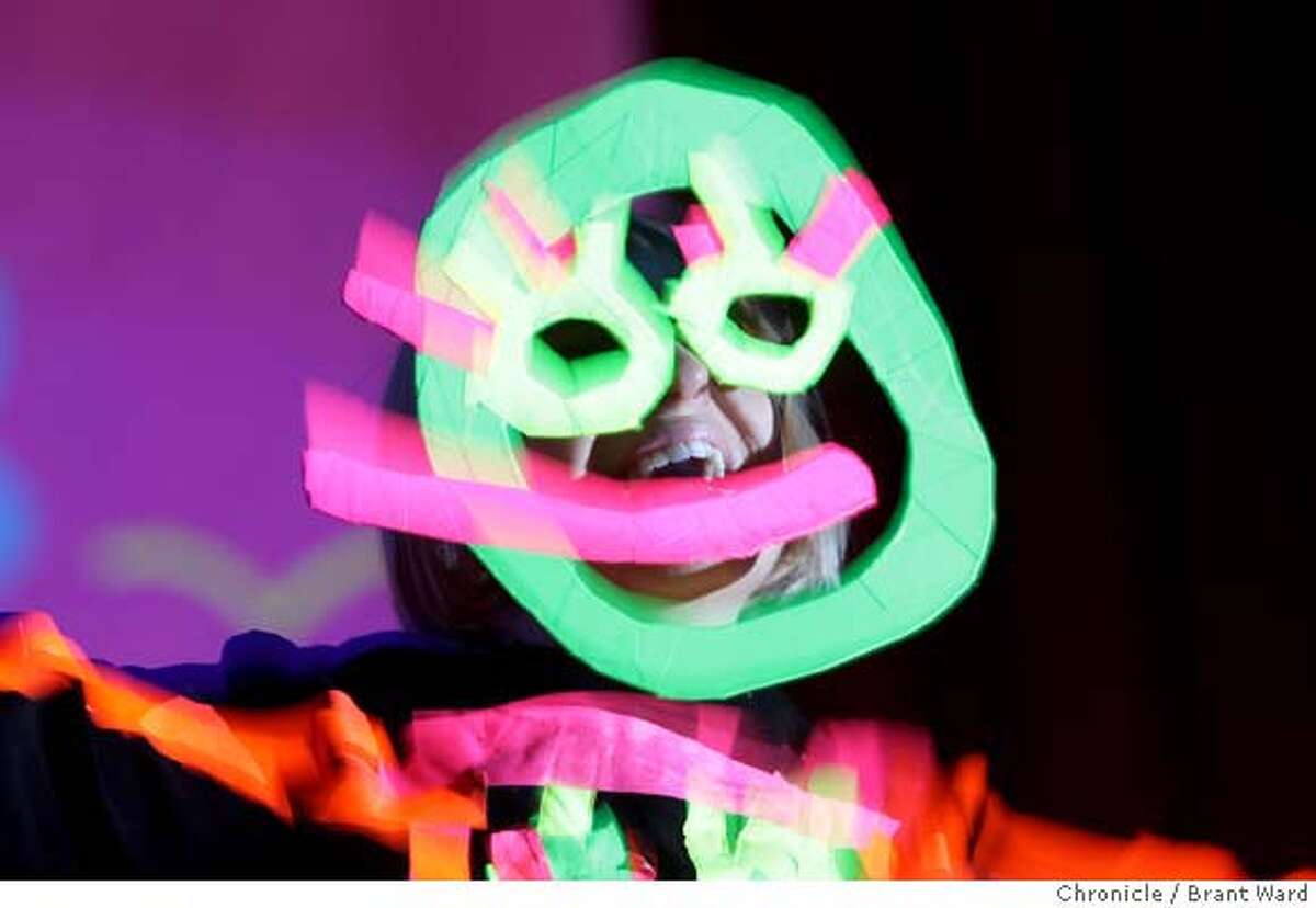 Sia feels the love, and gives it back