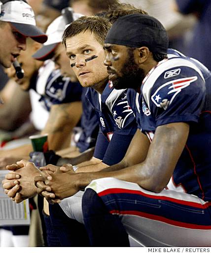 Brady, Moss skip Pro Bowl