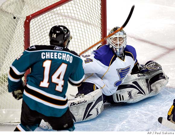 Cheechoo helps Sharks to win