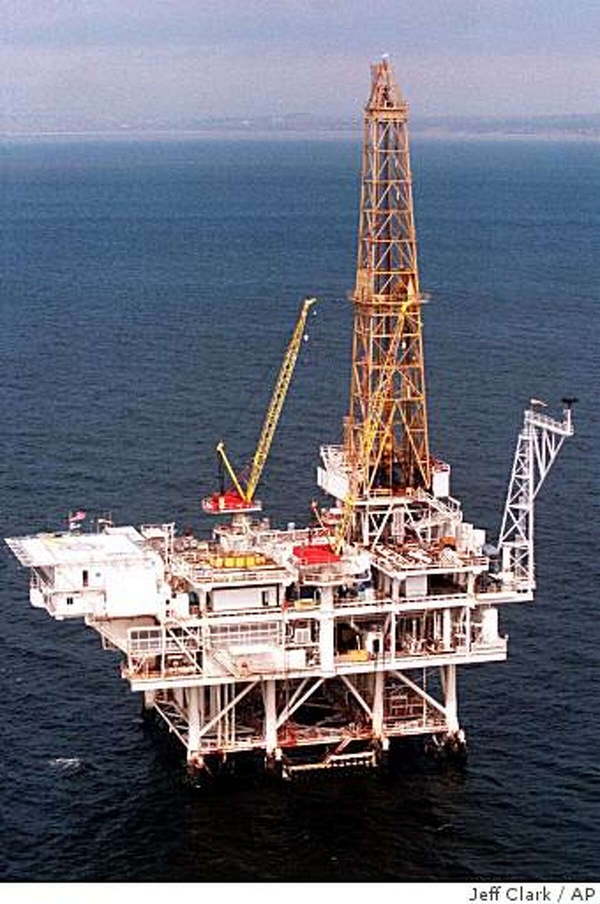 Schwarzenegger considers oil drilling off coast