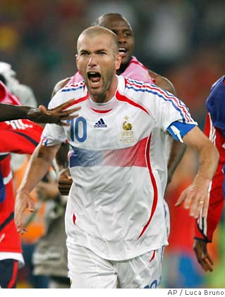 A match with Zidane scores cinematic goal