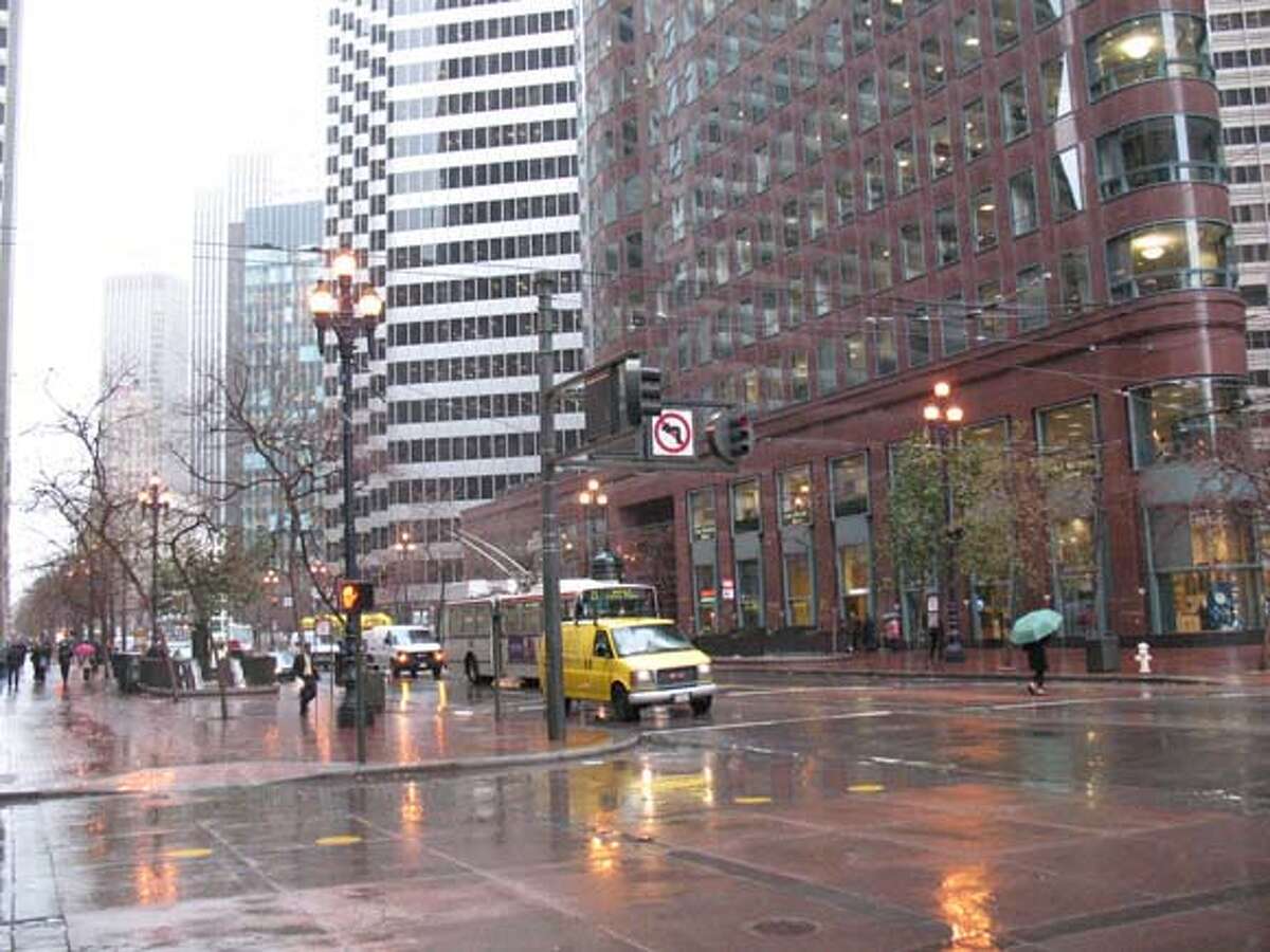 San Francisco: Lights out for Market Street lamps during the day