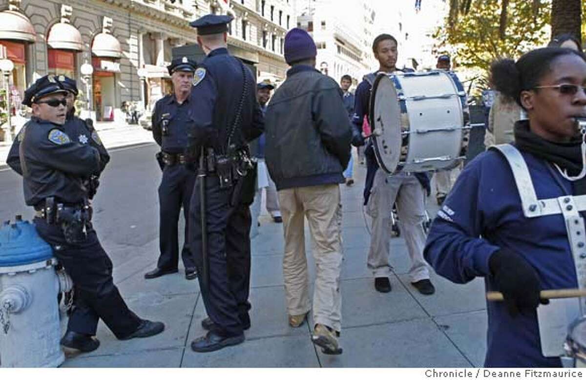 Cops ready for anything at Union Square during holiday shopping