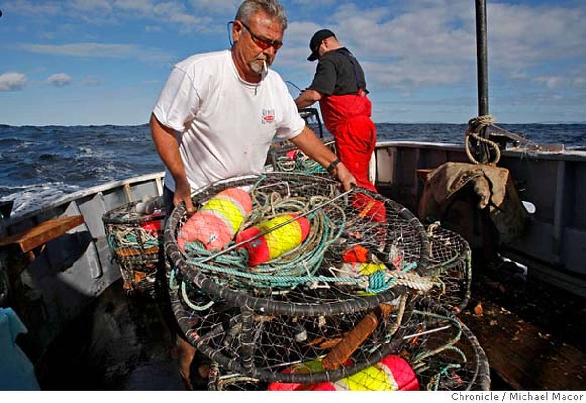 Commercial crabbers agree to start annual scramble today