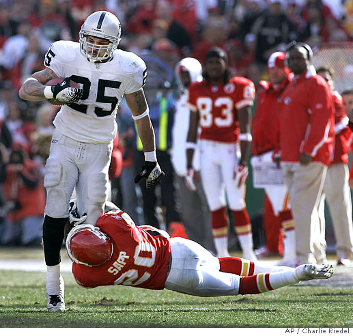 Raiders tame Arrowhead with poise down the stretch