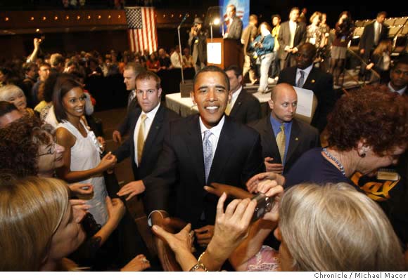 Obama on verge of breakthrough by carving path along racial divide