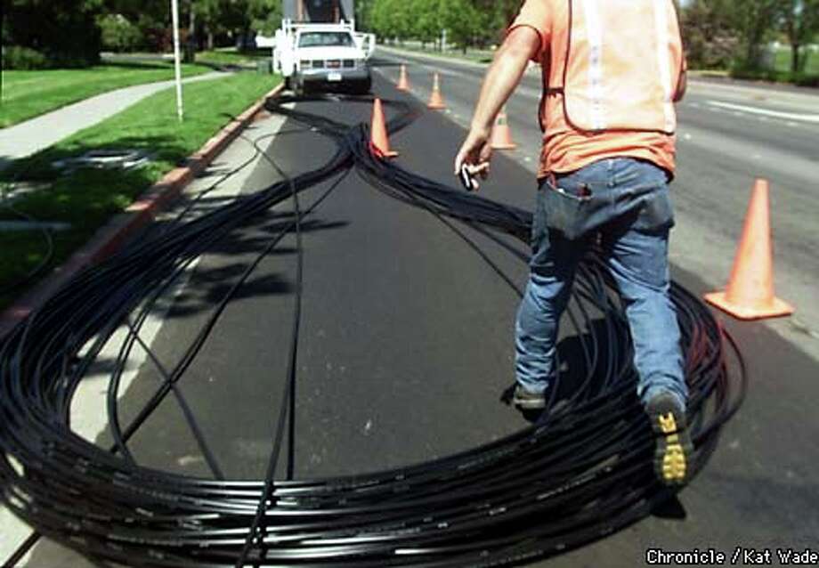 Getting Around Pac Bell / Local phone service heats up as rivals turn ...