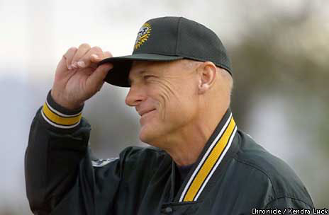 A's, Howe Agree For 2001 Season