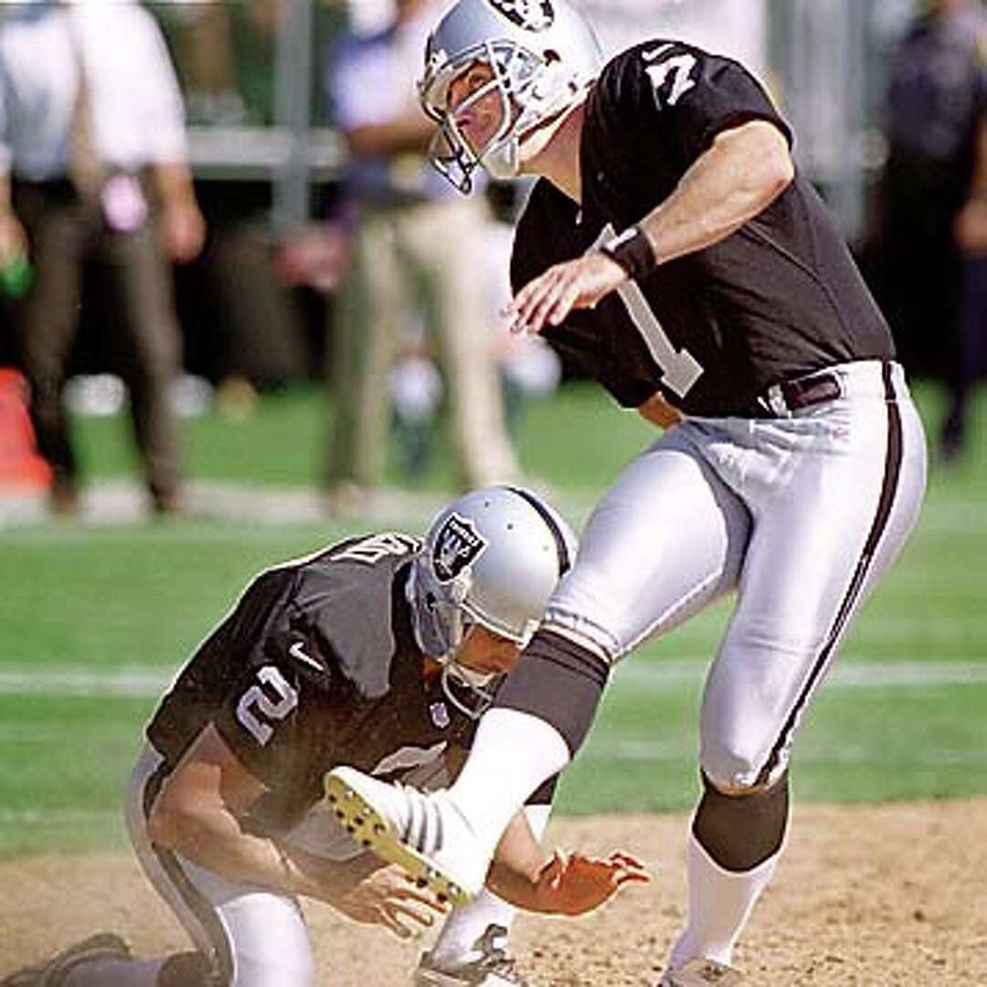 Kicker Davis focuses on game of solitaire