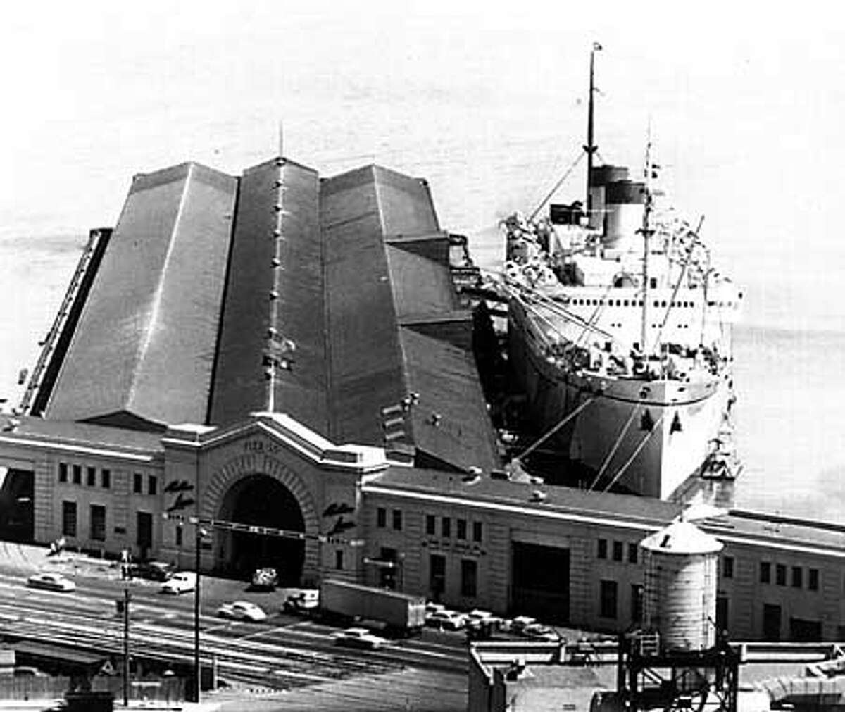 Final Voyage / Hopes for turning ocean liner into hotel may end up on ...