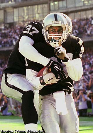 Raiders Edge Seahawks as Davis Beats the Pressure / Kicker ices 38-yard ...