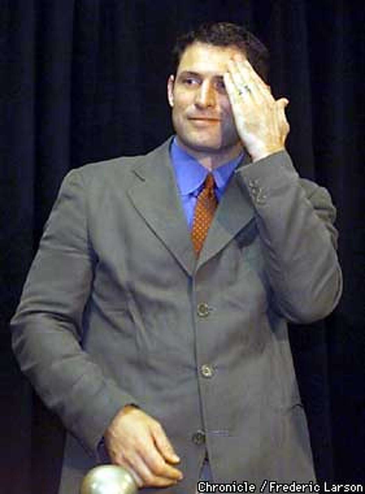 Steve Young's Last Play / Fabled 49ers' quarterback orchestrates locker ...